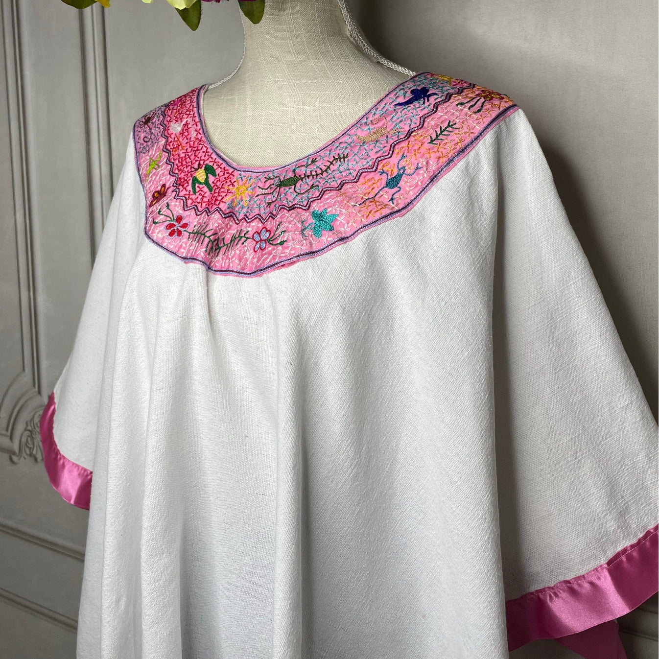 Oaxacan Pinotepa Huipil Blouse - Animalitos – Camelia Mexican Boutique